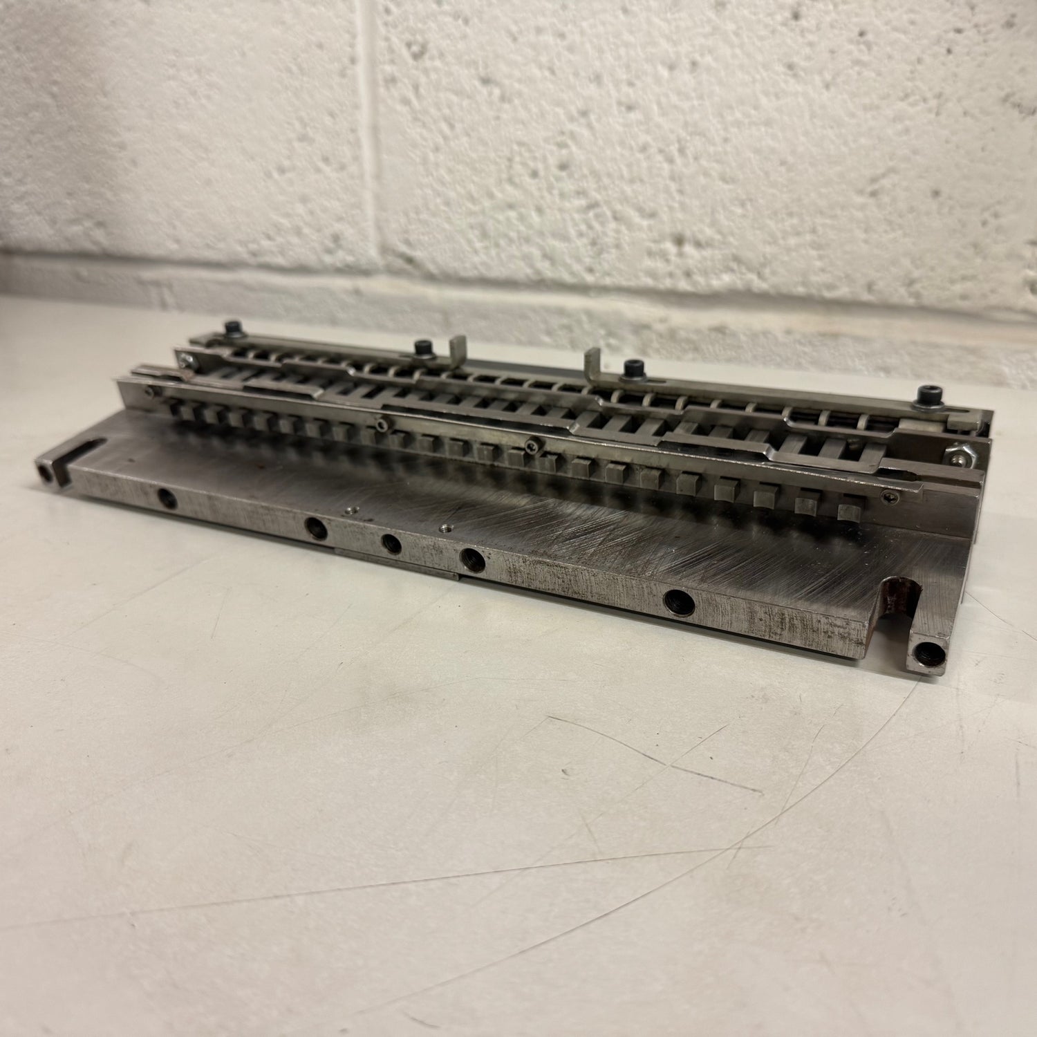 Pre-owned GBC AP2 2:1 Square-Hole Wire Punch Tool Die – Elmstok Ltd