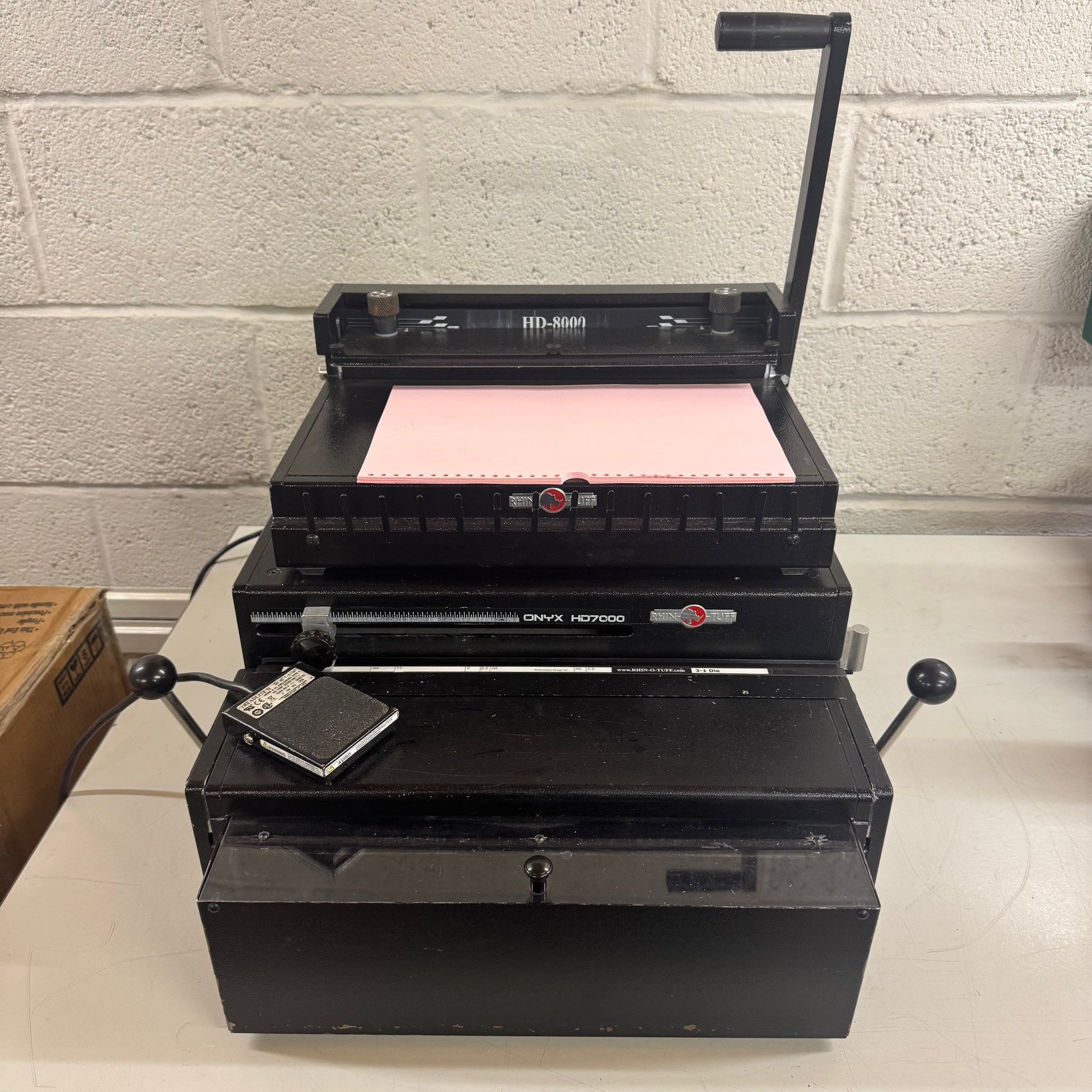Pre-owned Onyx Rhinotuff HD7000 Calendar Binding Punch & HD8000 Closer ...